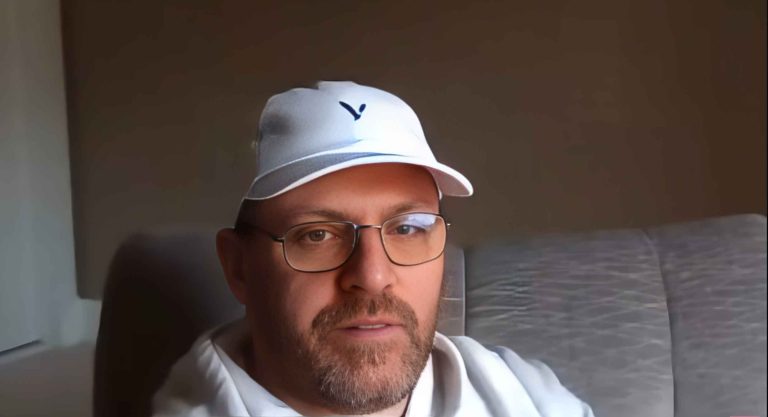 Christina Applegate Net Worth 2024 – Age, Bio, Spouse, Height, & Career